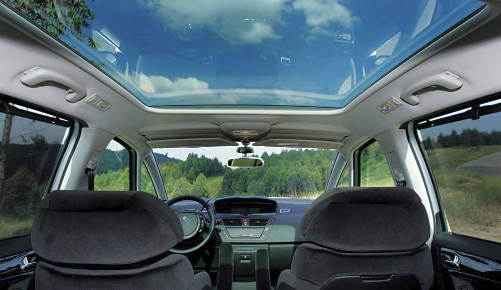 Conheça a diferença entre teto solar e teto panorâmico no seu carro ...